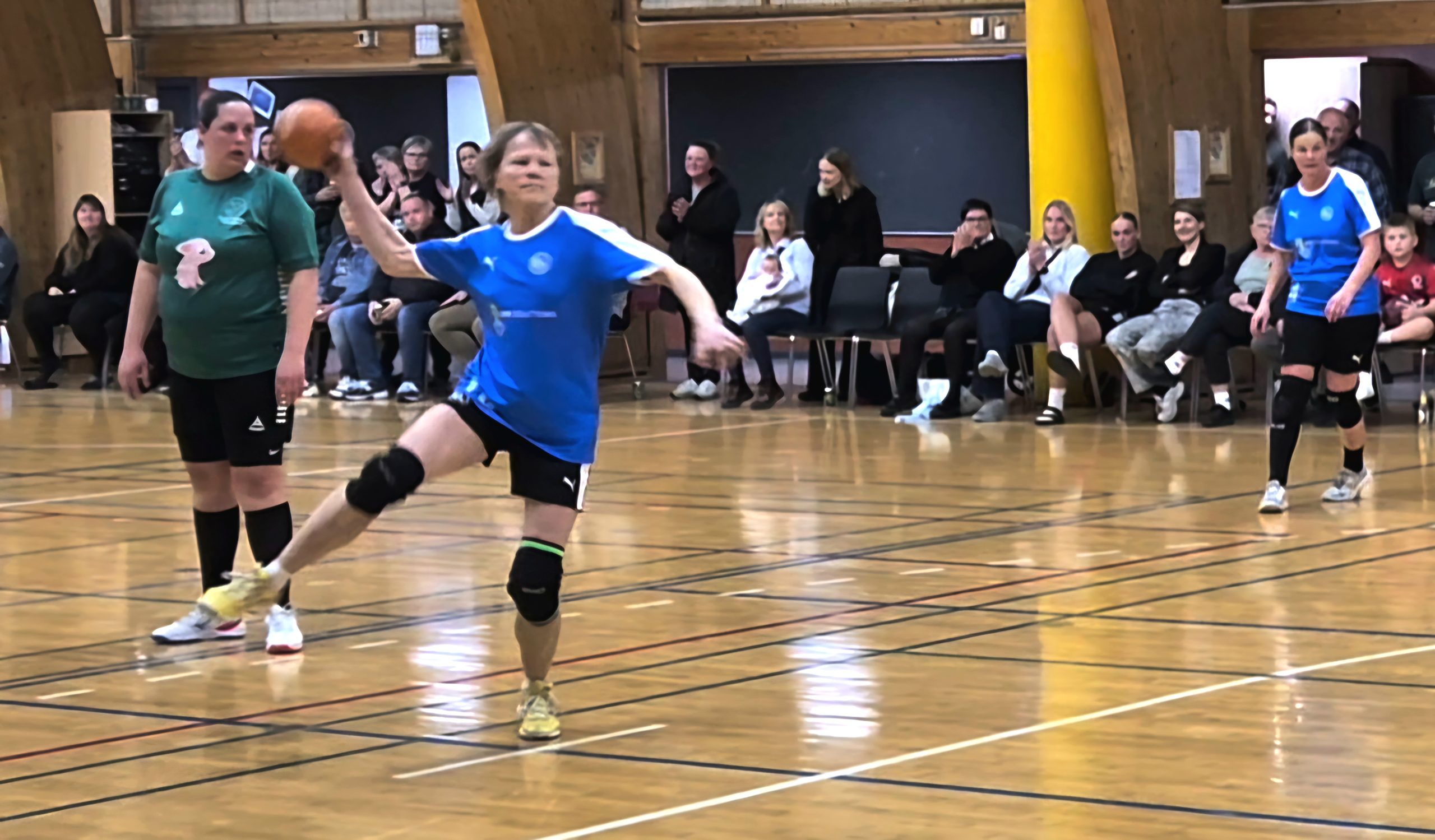 Video: Se 71-årige Anette score karrierens sidste mål | Kjerteminde Avis