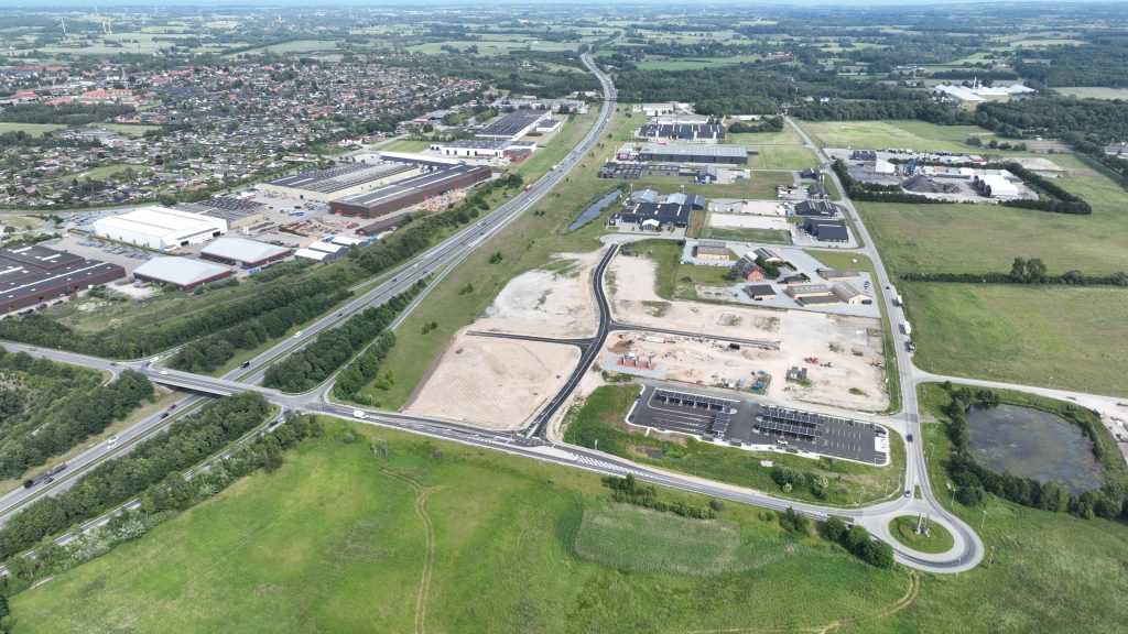 Trafikplads under opbygning holder åbent hus med gratis pølser ...