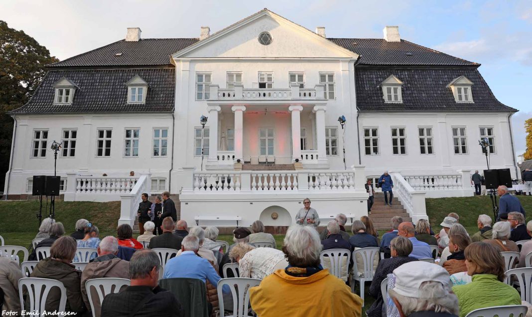 Farverige og festlige fotos fra festival på Lundsgaard | Kjerteminde Avis